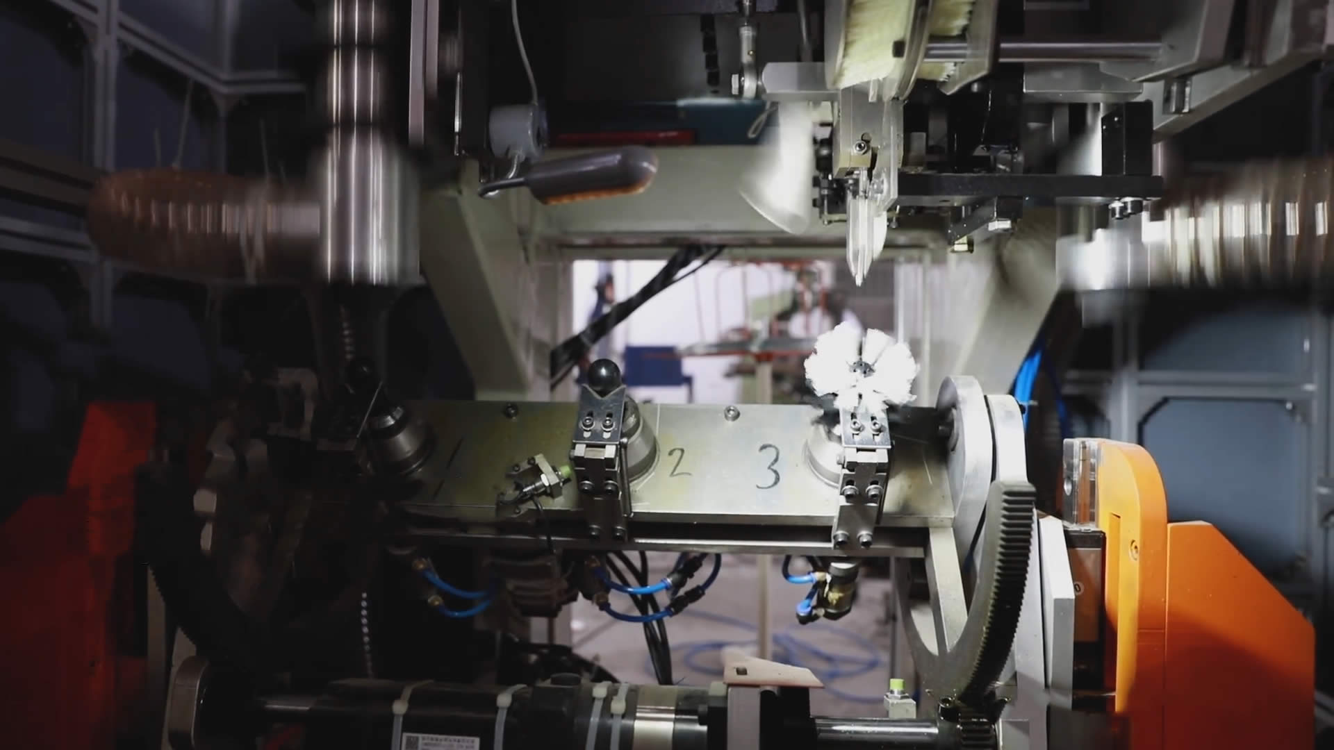 5 Axis and 1 Tufting Brush Machine | MEIXIN